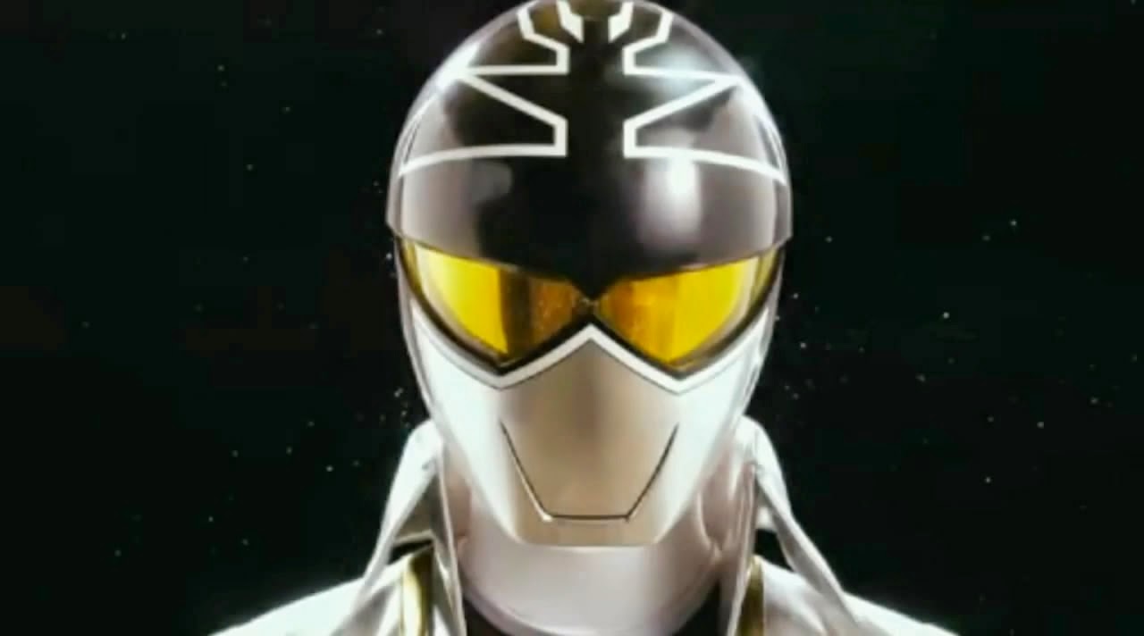 Power Rangers Super Megaforce Clip: Orion Morphs Into The Silver Super ...